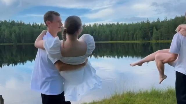 Танец "Полевых цветов веночек"