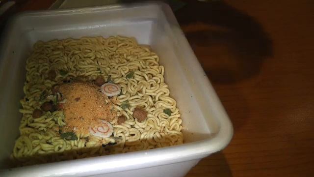 доширак хлеб котлета лук