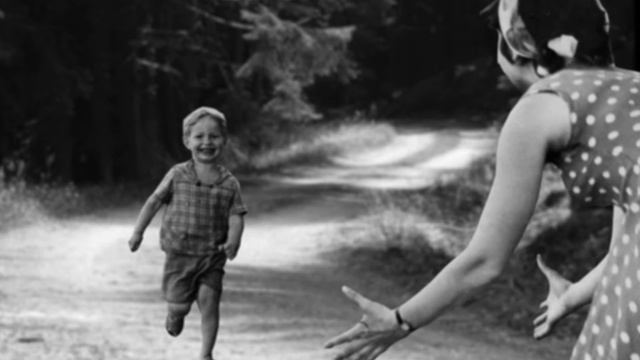 Мамы мы вас любим!!! С праздником!!!  Моя радость (автор исполнитель Сергей Войтенко)