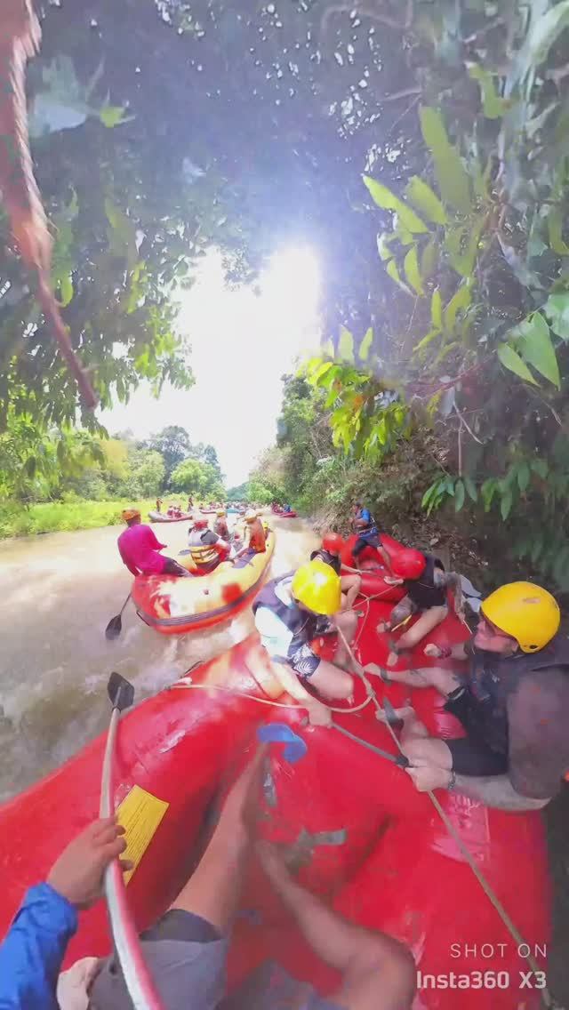 🌊 Рафтинг: адреналин и природа в одном флаконе! 🚣♂️