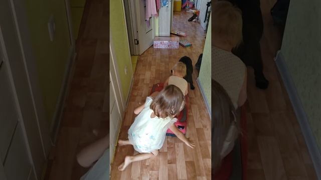 Тест на клаустрофобию #супернастуся #солнечныймалыш #синдромдауна #ксюшаимаша #чемодан #кукарача