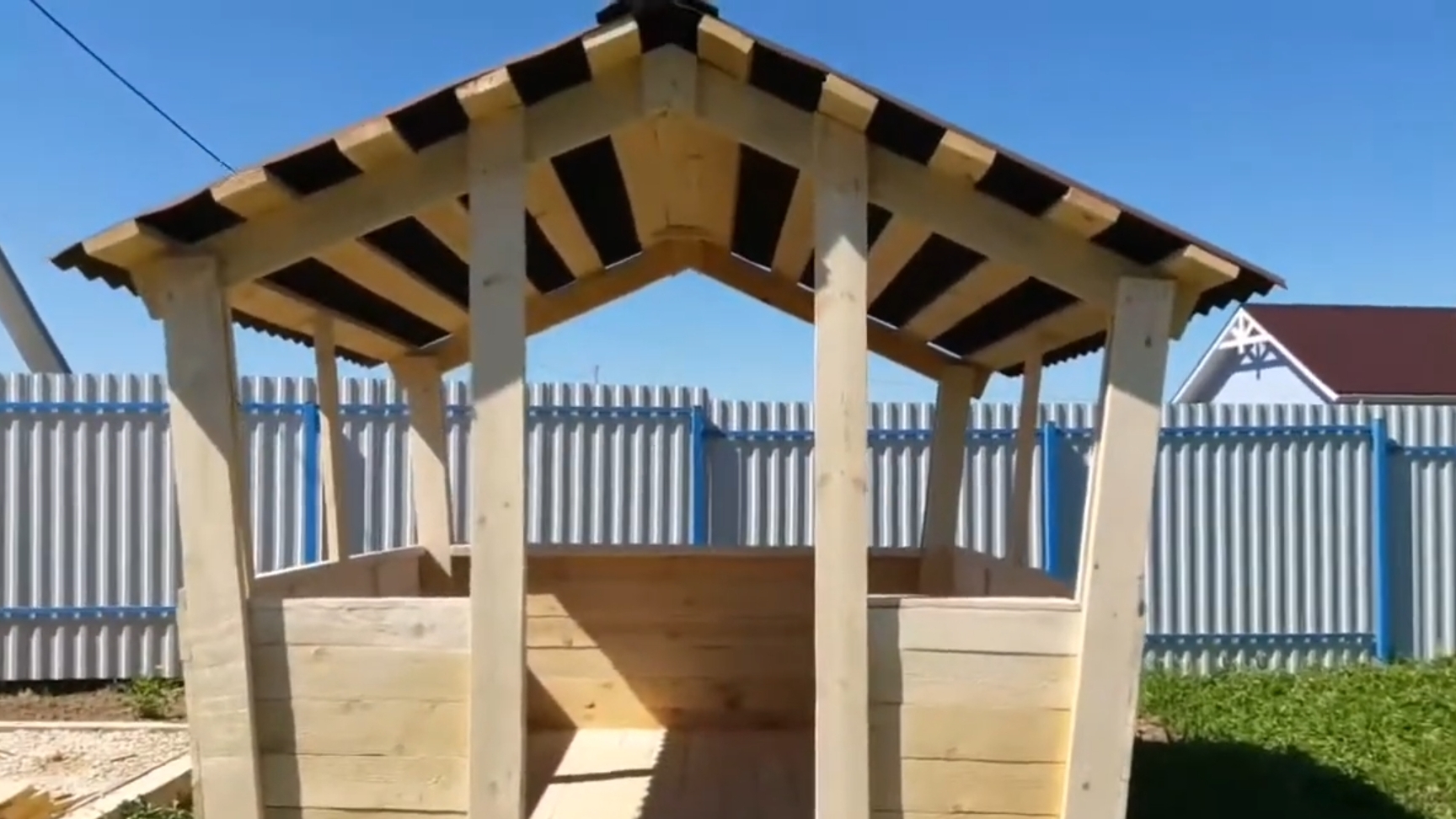 Бюджетная беседка из доски за два дня.