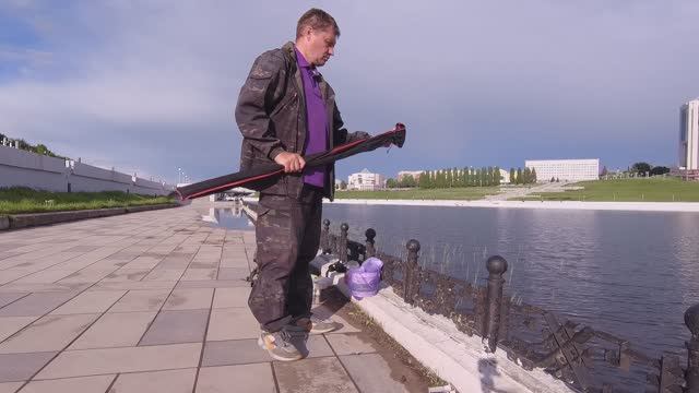 РЫБАЛКА В ИЮНЕ НА ПОПЛАВОК. ЛОВЛЯ КАРАСЯ ЛЕТОМ НА МАХОВУЮ УДОЧКУ. ЕСТЬ КЛЕВ !