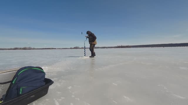 УДАЧНАЯ РЫБАЛКА ПО ПОСЛЕДНЕМУ ЛЬДУ. ОТОРВАЛСЯ ОТ ДУШИ В ОСТРОВАХ ВОЛГИ