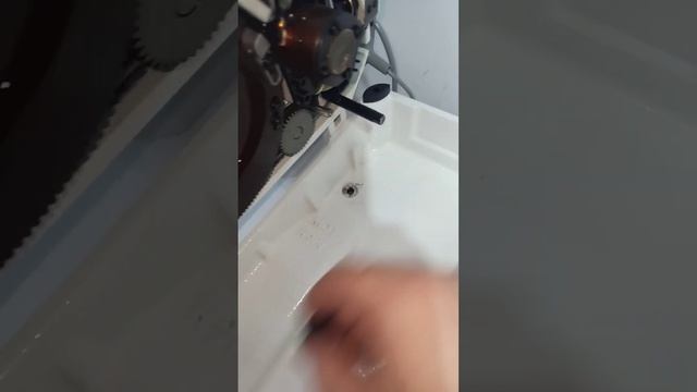 JK-T782G-Z Петельная машина как поменять масло.