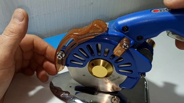 Раскройный нож VMA V-T100D-BL (blue) дисковый. Одна из наших позиций раскройного оборудования.