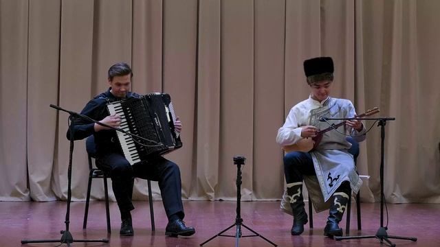 2024-11-26_10.Кай Эзендея Балбина "Дух предков". Исполняют Ойгор Теркишев  и Иван Шпорта.
