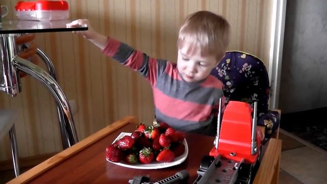 Первая клубничка 2016 год