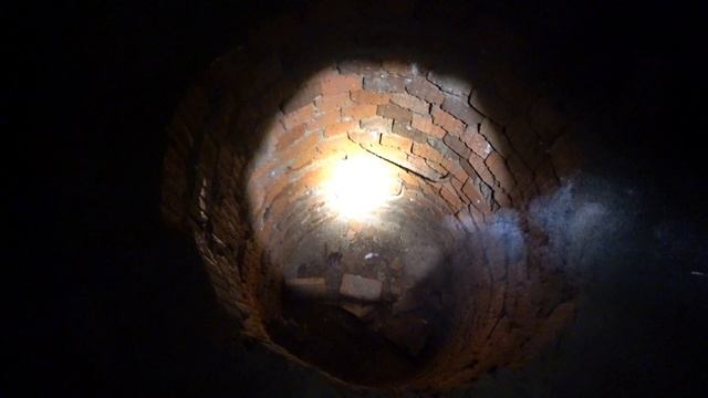 Фонарь Armytek Dobermann в подвале