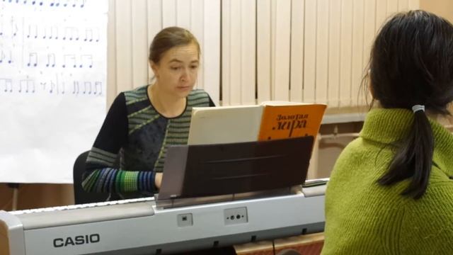 С занятия по сольфеджио в Клубе  Пой  - фрагменты занятия