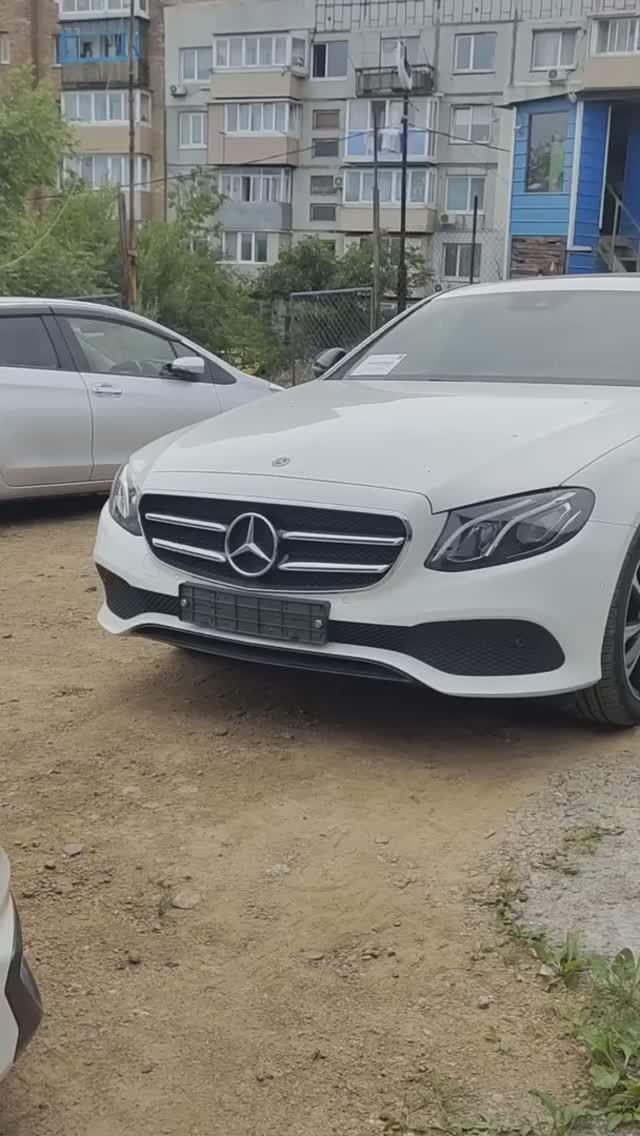 Мерседес Е250 из Кореи прибыл во Владивосток