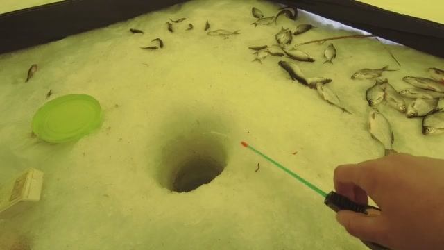 ЛОВЛЯ ГУСТЕРЫ НА МОРМЫШКУ В СНЕГОПАД. ЧЕБОКСАРСКАЯ ГЭС, КОВШ,