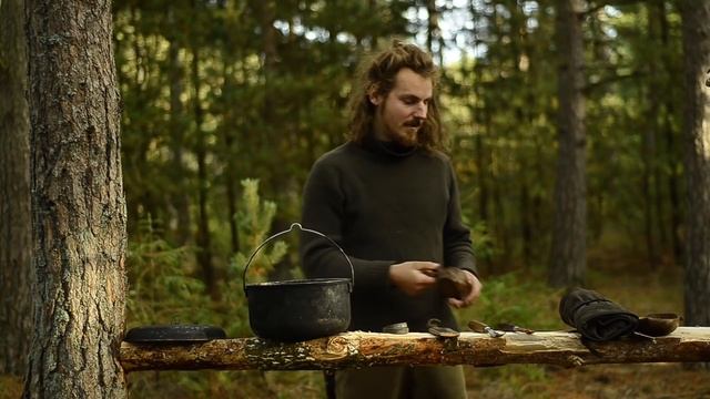 BERTRAN. 3 days solo bushcraft - stove, canvas lavvu, table and spoon making