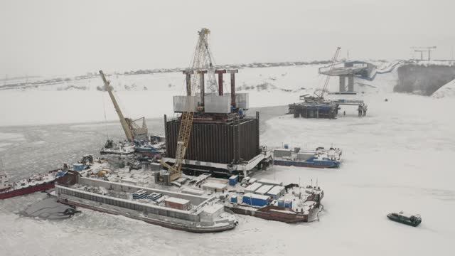 Климовка. Самарская обл. Работа во льдах. Опускание ящика опоры 5. 11 февраля 2022г.