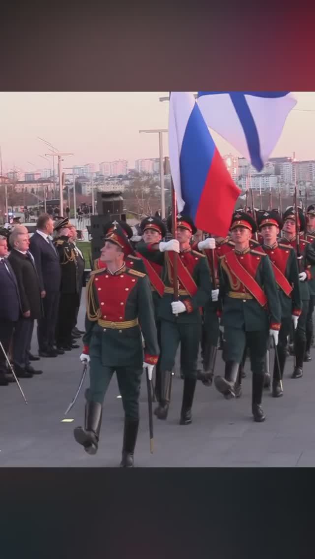 Как чеканит шаг рота почётного караула в Севастополе #Shorts