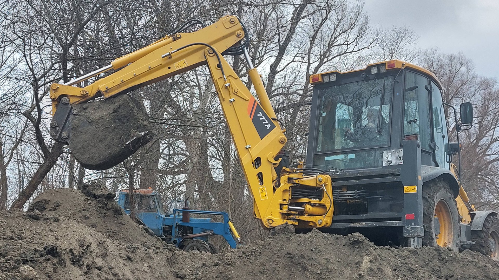 Копаю свой пруд у дома в деревне!