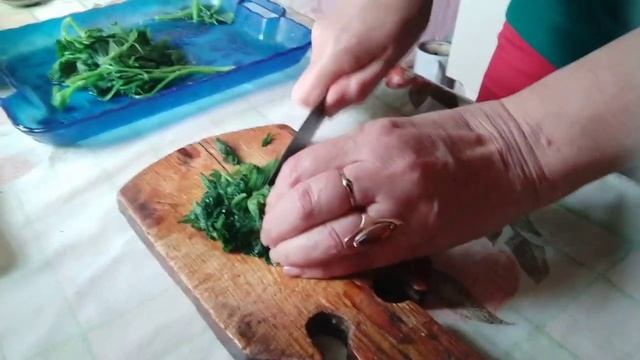 Салат из молодой крапивы с зелёным луком и яйцом. Витаминный салат.