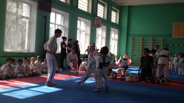 Открытое первенство ЮВАО г. Москва 19.04.2014 Петр Рыбас (белый шлем) финал