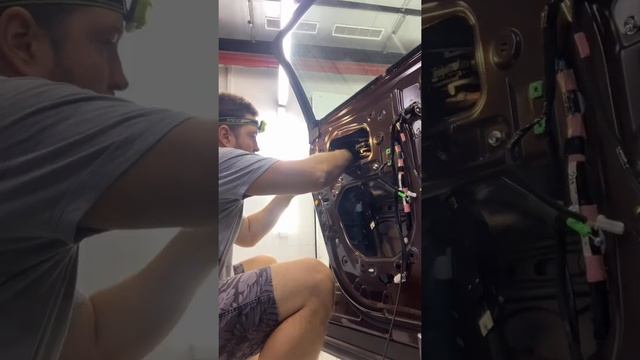 Установка доводчиков дверей Lexus RX