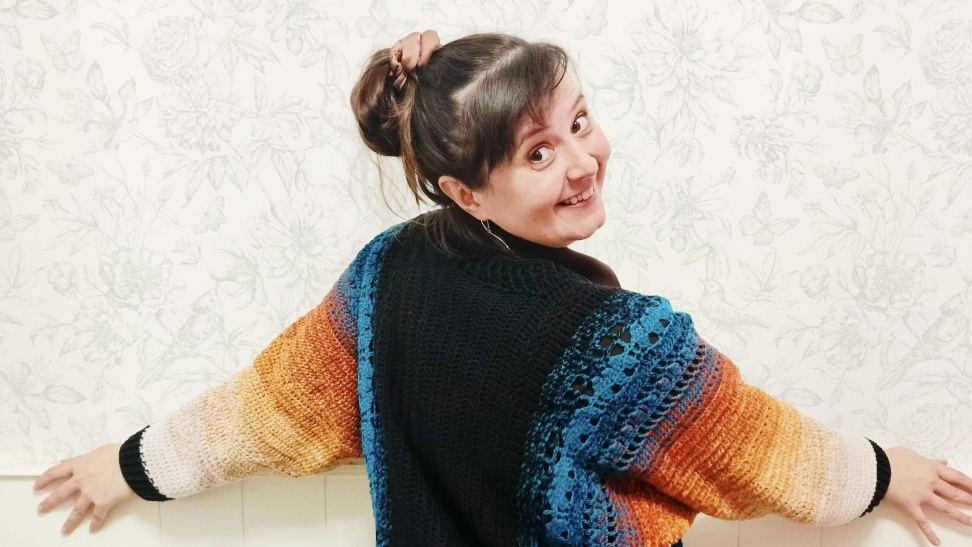 Часть 8. Кардиган Яркая Осень 18-20 ряд, сшивание боков, начало рукова.mp4