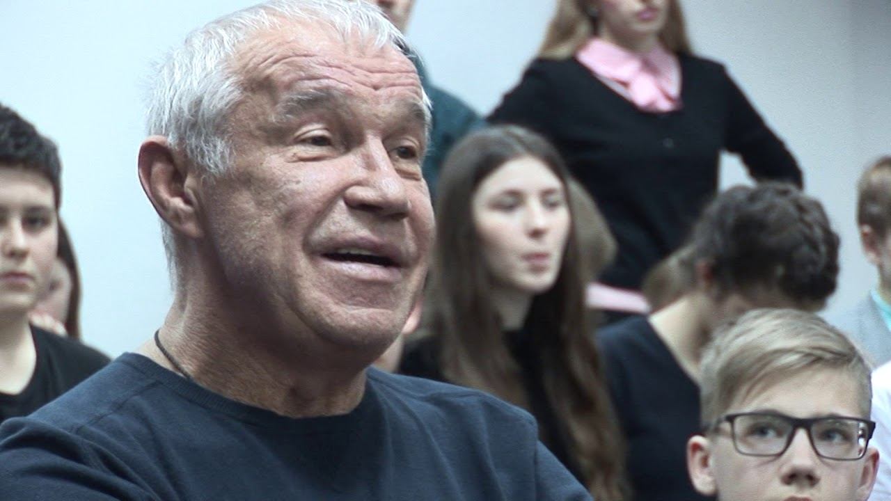 Сергей Гармаш в студии Оперение/Clever