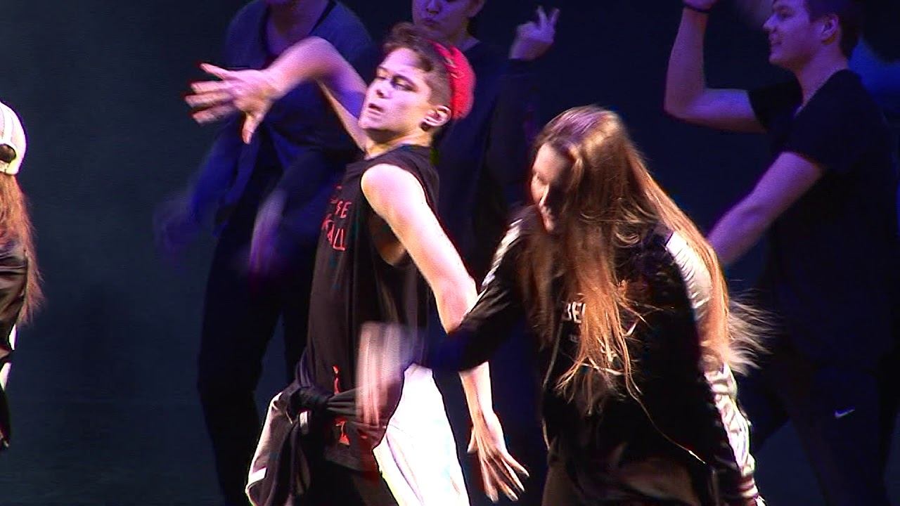 Баттл танцевальных направлений от студии CLEVER