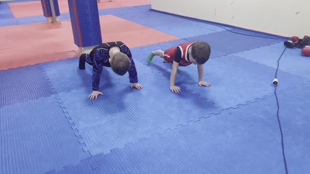 Отжимания ТУКАЕВЫ (ГРУППА 1)