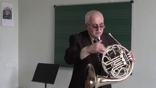 Харатянц А.Ю. Особенности интонирования на духовых инструментах