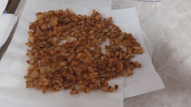 Вечером на кухне. Жареный сушёный лук. Капкейки, рецепт в описании.