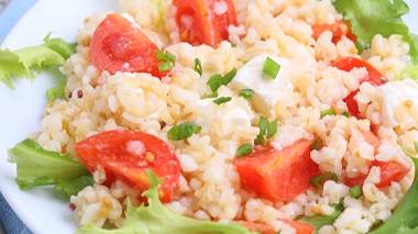 Салат из пшеничной крупы.