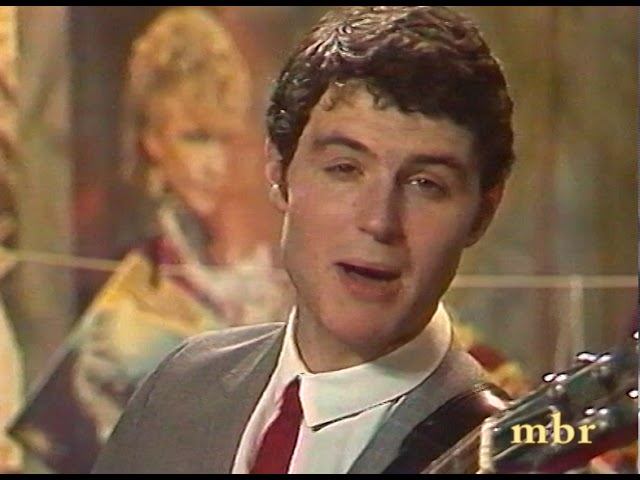 Бит-квартет "Секрет".  Тысяча пластинок. Оригинальный клип.