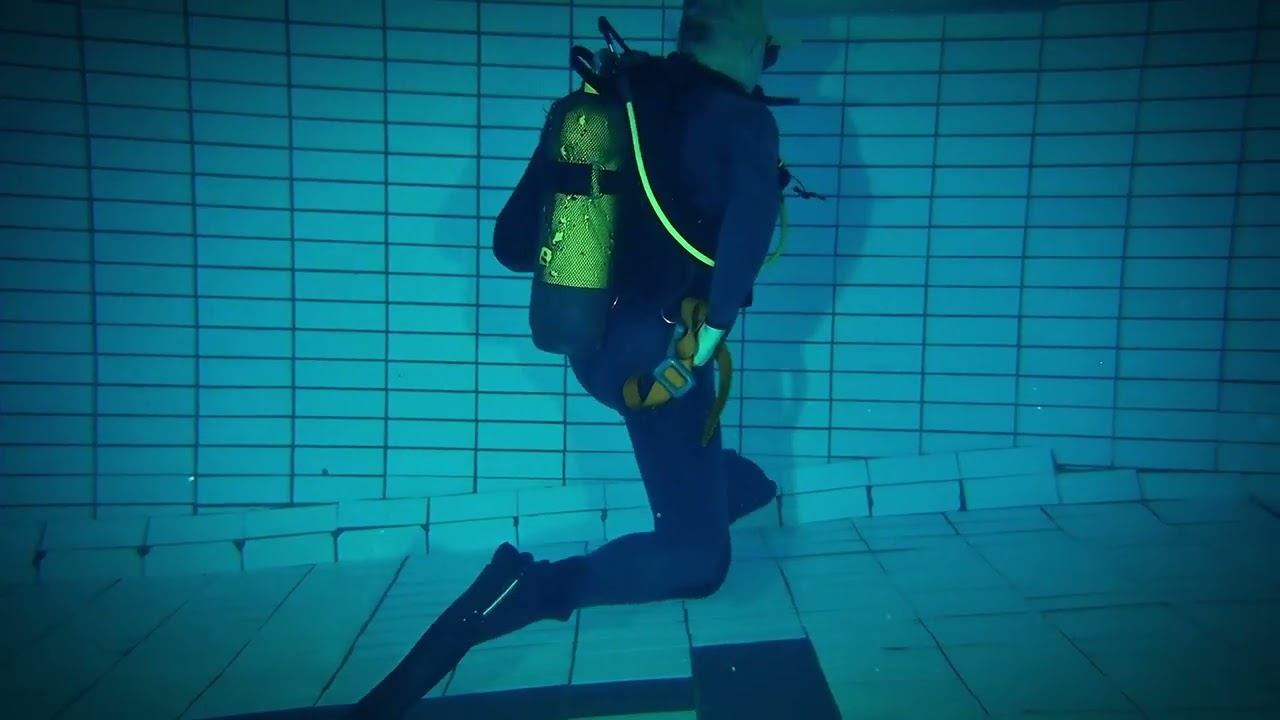 12 Грузовой пояс под водой