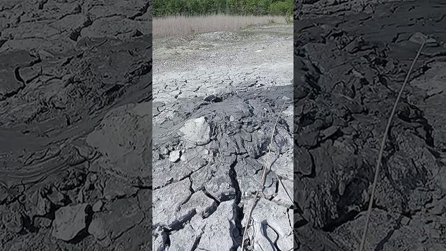 Грязевой вулкан Шуго - один из красивейших вулканов.    --ProСаша