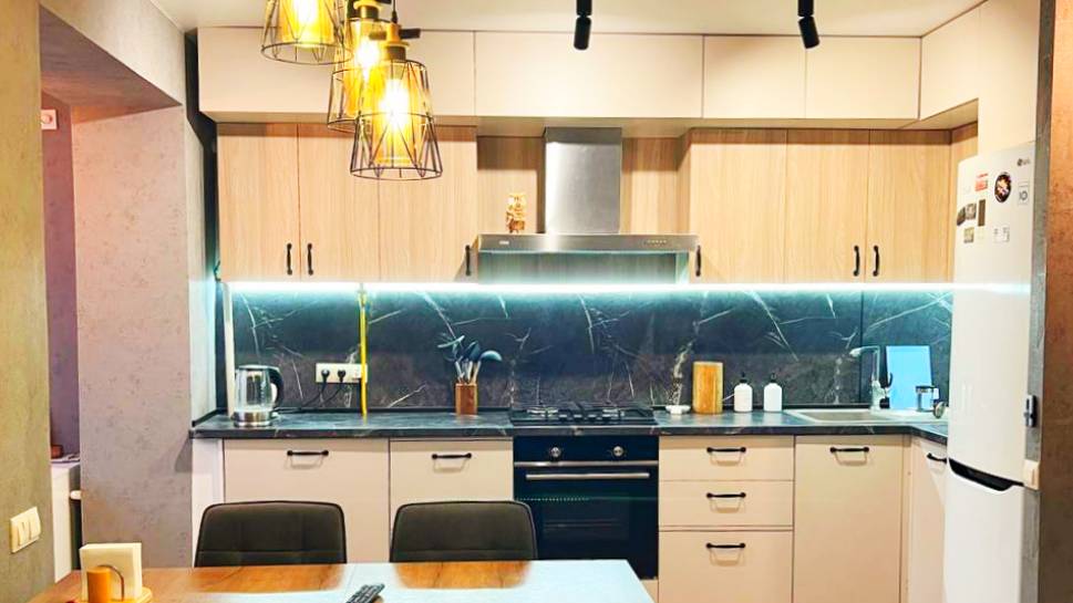 Цена квартиры в Геленджие 22 млн.р. Квартира  в  Центре Геленджика на ул.Горького и ул.Толстого.