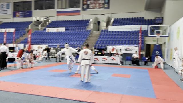 Кубок Anta 05.03.2023  Петр Рыбас (красный шлем) финал