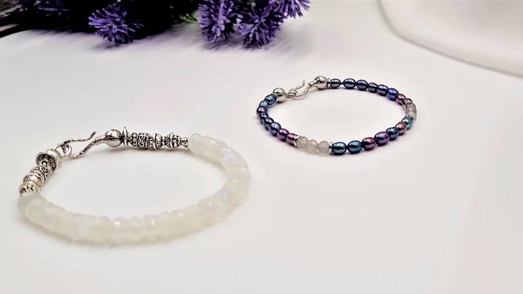 Браслеты с лунным камнем и с черным жемчугом и лабрадором. Как прикрепить замок с каллотами.