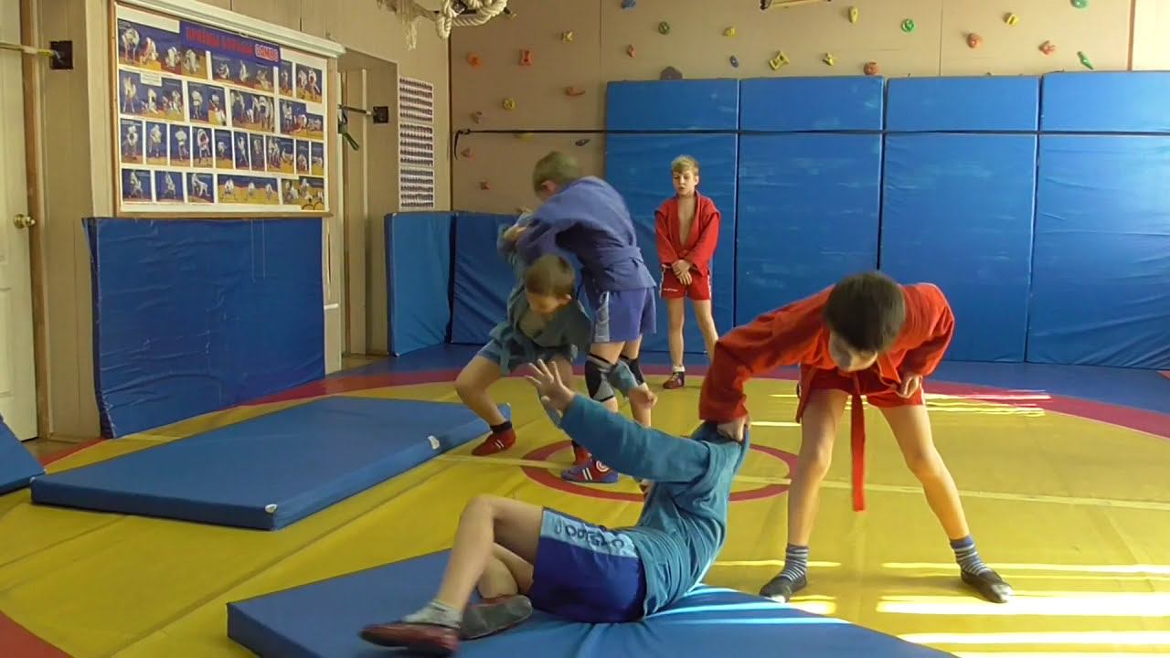 Бросок через спину с захватом разноименного отворота,с обратным входом из стойки