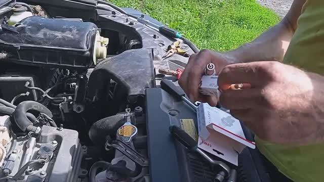 Замена Свечей и Чистка Дроссельной Заслонки на Автомобиле TOVOTA HIGYLANDER.