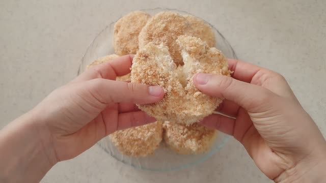 БИСКВИТНЫЕ ПИРОЖНЫЕ НЕЖНОСТЬ  простой рецепт  easy mini cakes recipe