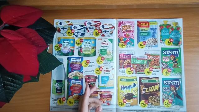 ASMR magazine flipping & chewing gum / АСМР листаем каталог & жую жвачку