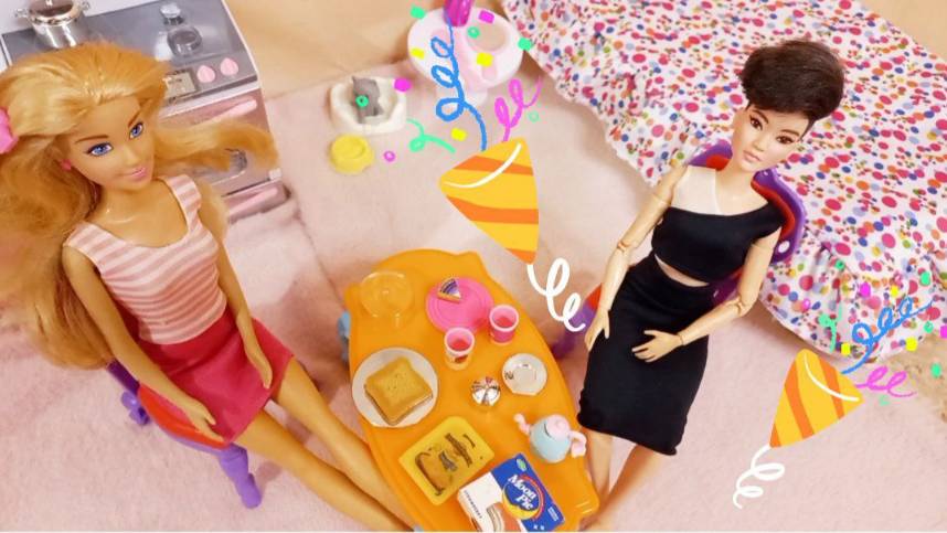 Барби Света и Таня обсуждают жениха.