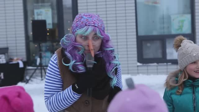 Баба-Яга-зажигалка на предновогоднем празднике-дегустации в «Фермерской лавке» | 26.12.2020