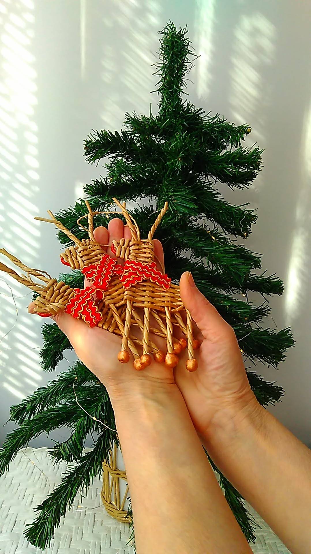 Новогодняя  плетеная игрушка " ОЛЕНЬ "