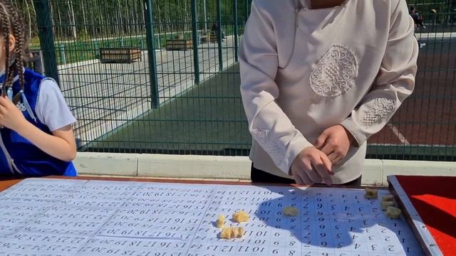 Бурятская игра "Конные скачки"