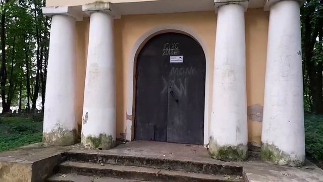 Старое польско-католическое кладбище в Смоленске. Могила епископа и семейные усыпальницы.