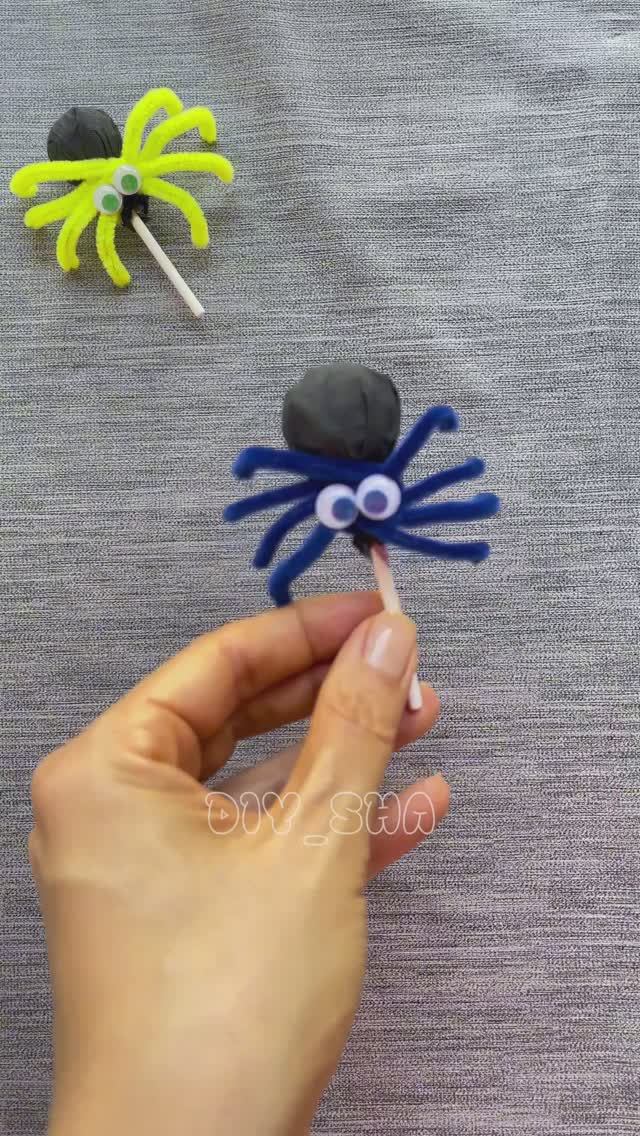 Как сделать Паука из чупа-чупса за 5 минут | Поделки на Хэллоуин #DIY #ЧупаЧупс #Паук #Поделки