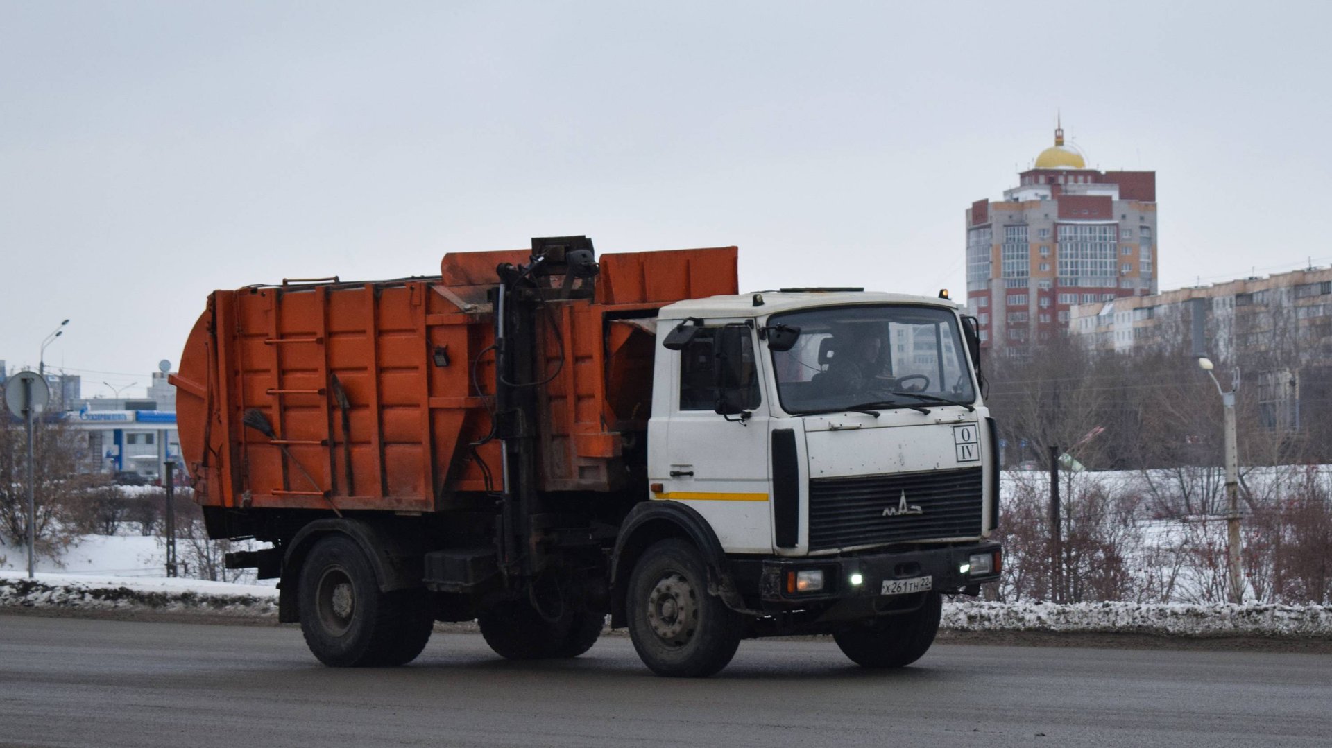 Мусоровоз МКМ-3403 на шасси МАЗ-5337A2 (Х 261 ТН 22) / Garbage truck MAZ-5337A2.