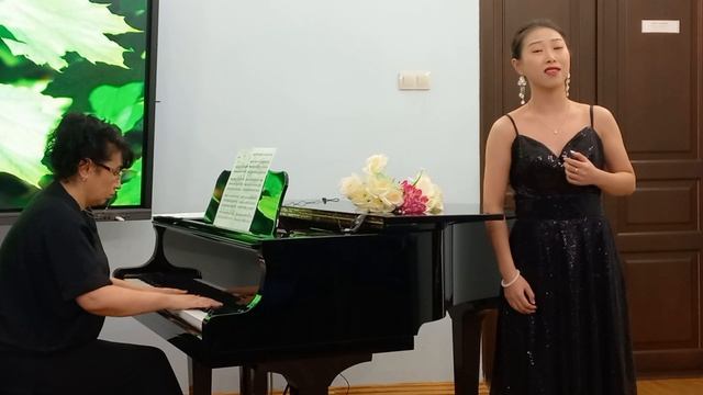 Си Цилин, "Платан" -поёт Юйхуа Хэ, концертмейстер Наиля Шамгунова.