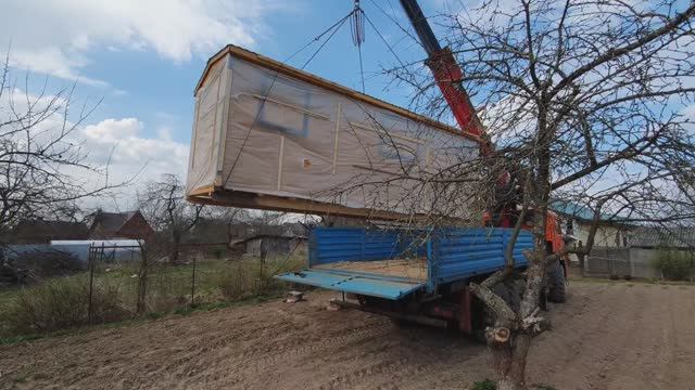 Заказ-Дом: детальный отчет о доставке деревянной бытовки на участок в Московской области Шаховская