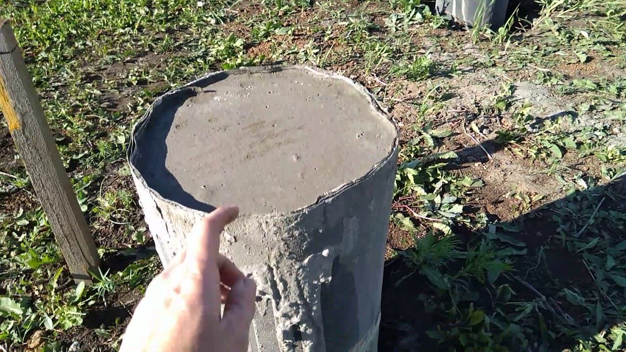 Фундамент дома 5. Первые залитые сваи.